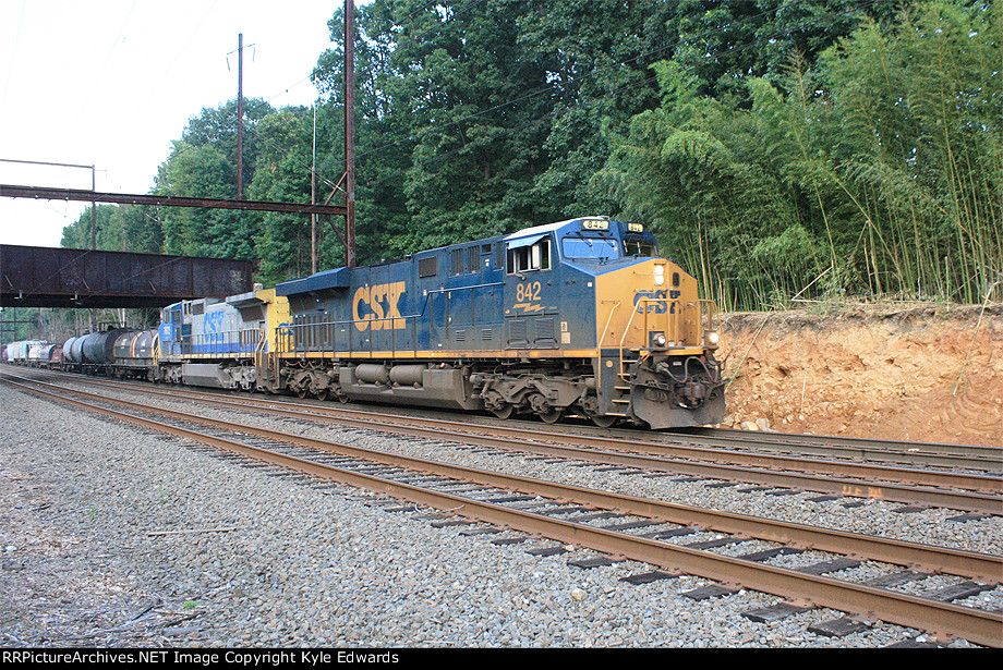 CSX ES44AC #842 on Q409-27